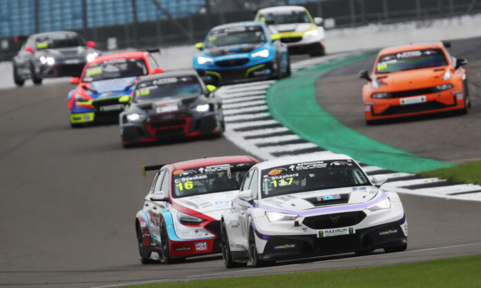 16 cars take to the track in TCR UK season opener » TouringCars.Net